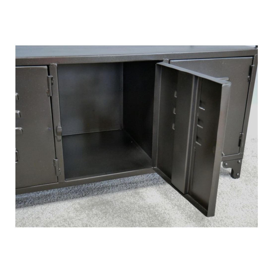 Meuble de rangement bas en métal