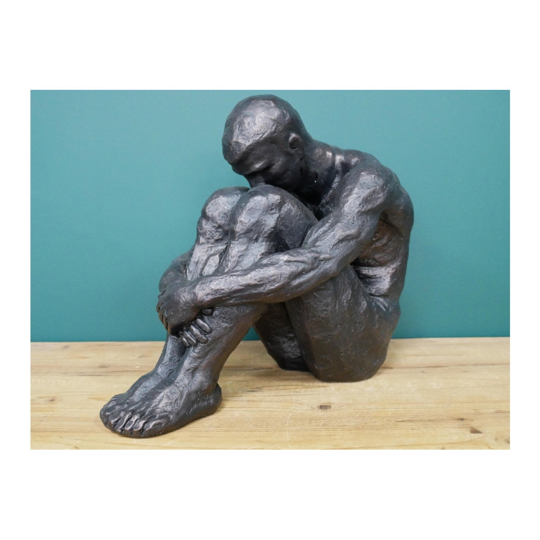 Statue homme assis en résine 40 cm