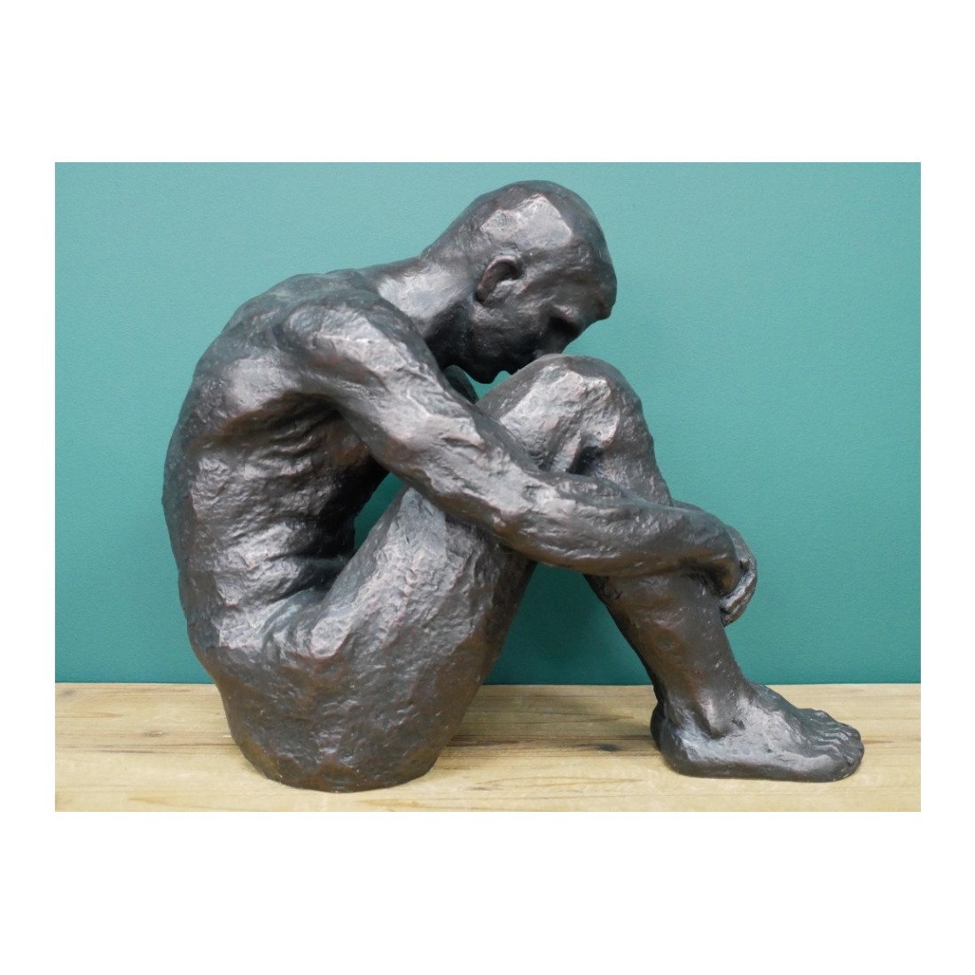 Statue homme assis en résine 40 cm