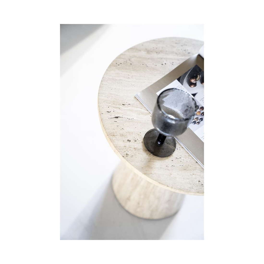 Table basse en travertin ronde pour votre salon